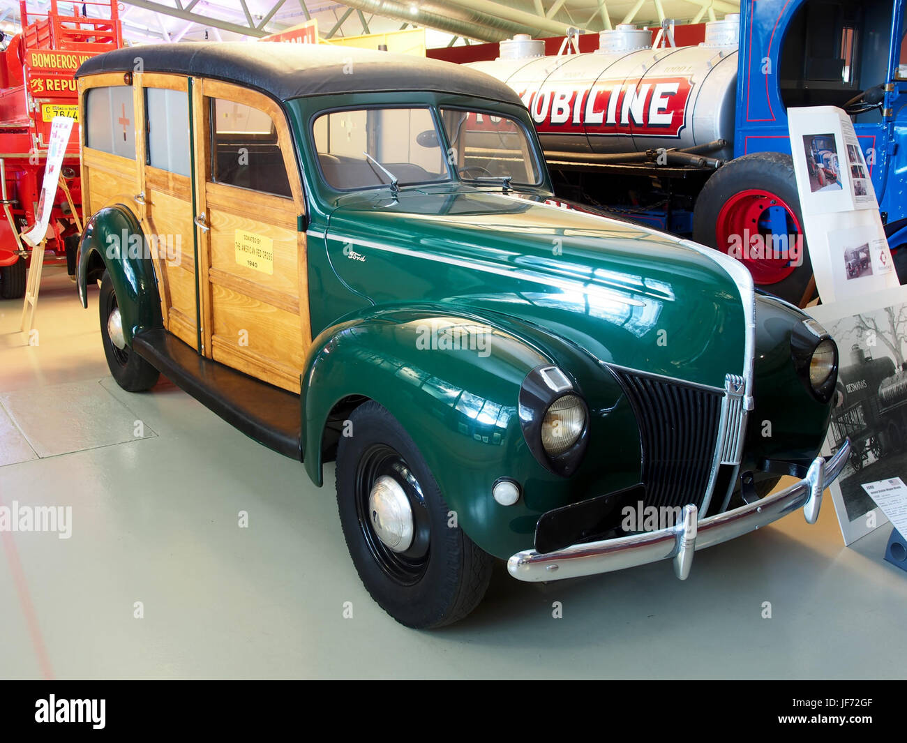Ambulance red cross hi-res stock photography and images - Alamy