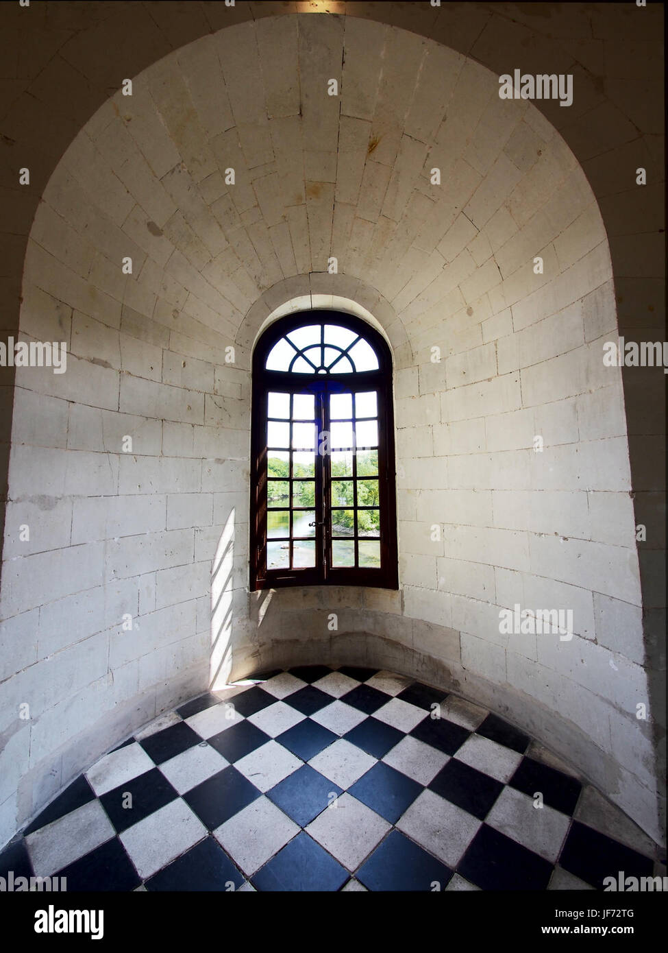 Window in the alcove of Château de Chenonceau - A beautiful view from ...