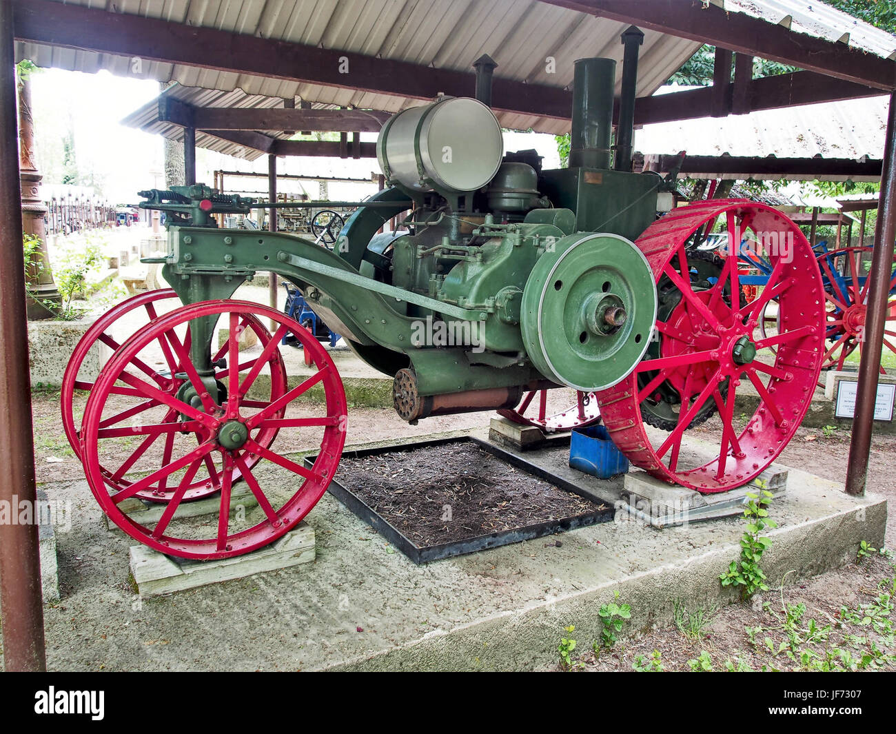 The 1907 Mogul tractor, located at Musée Maurice Dufresne, is a ...
