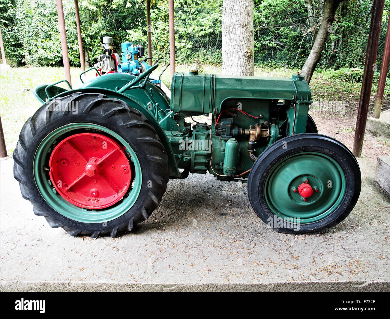 The 1931 Alfa Romeo tractor, part of the Musée Maurice Dufresne ...