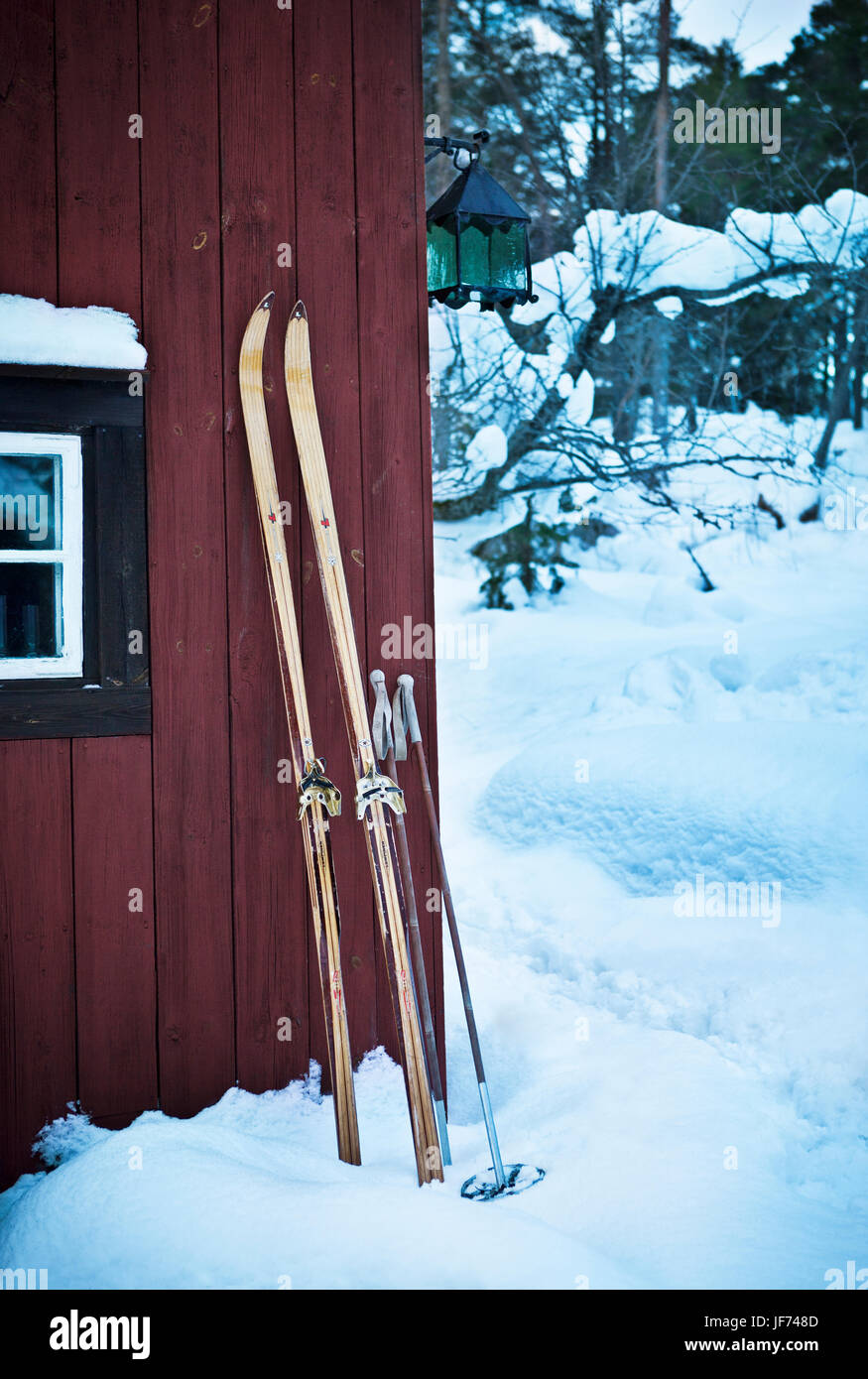 Leaning skis hi-res stock photography and images - Alamy