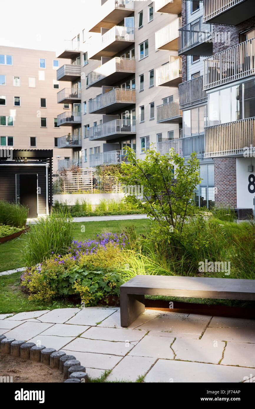 Garden in front of apartment buildings Stock Photo - Alamy