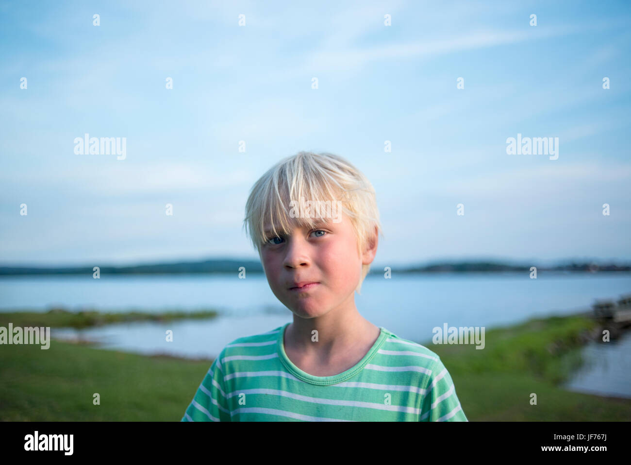 Boy by lake hi-res stock photography and images - Alamy