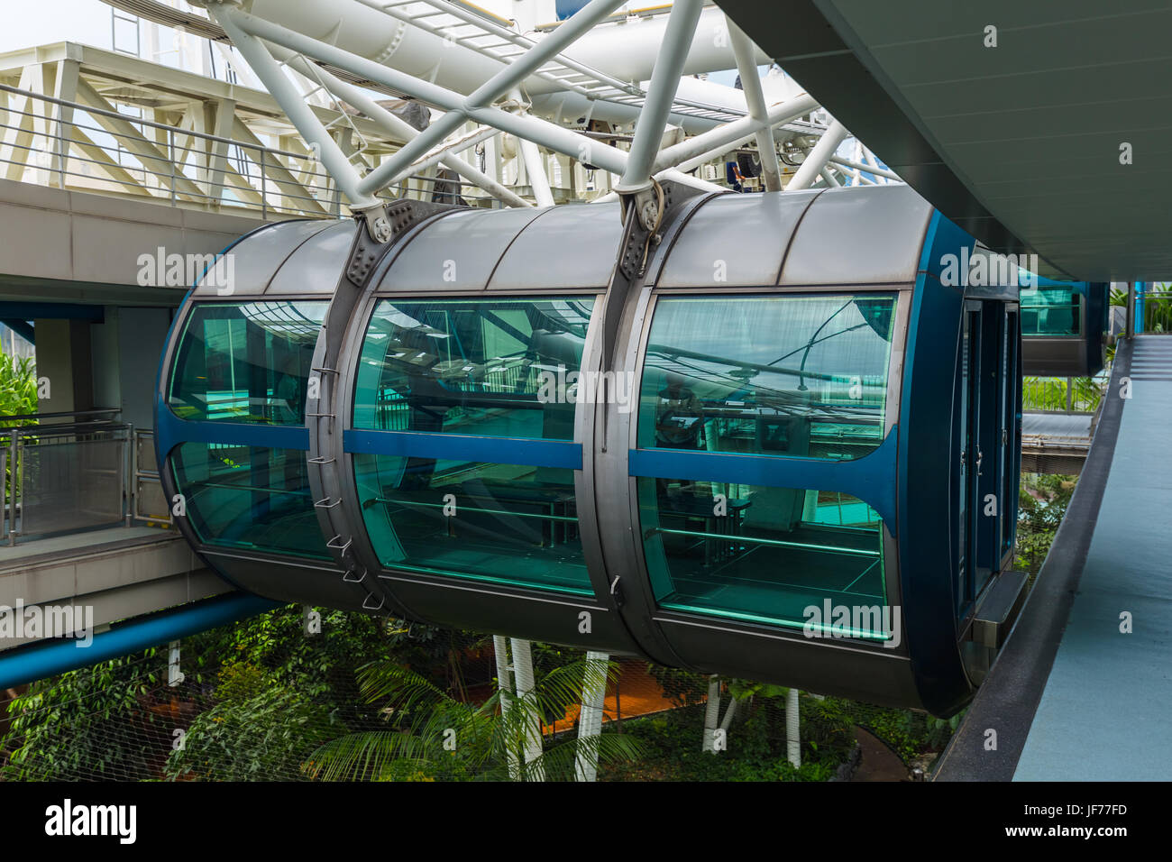 Wheel of singapore flyer hi-res stock photography and images - Alamy