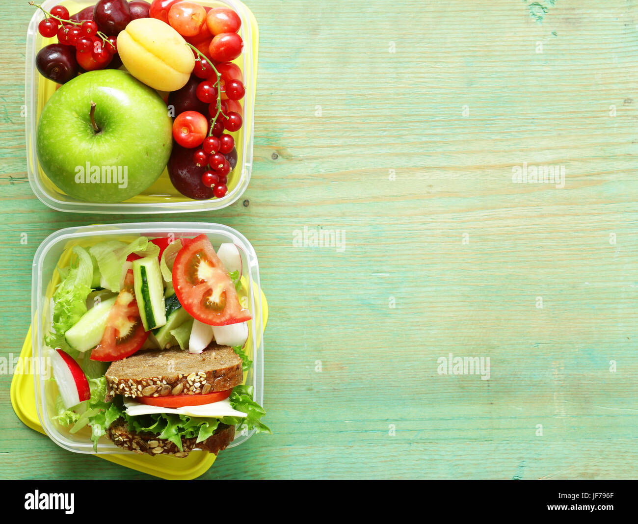 Lunch box for healthy eating at the office and school Stock Photo - Alamy