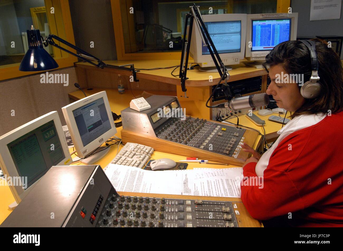 Radio popolare hi-res stock photography and images - Alamy