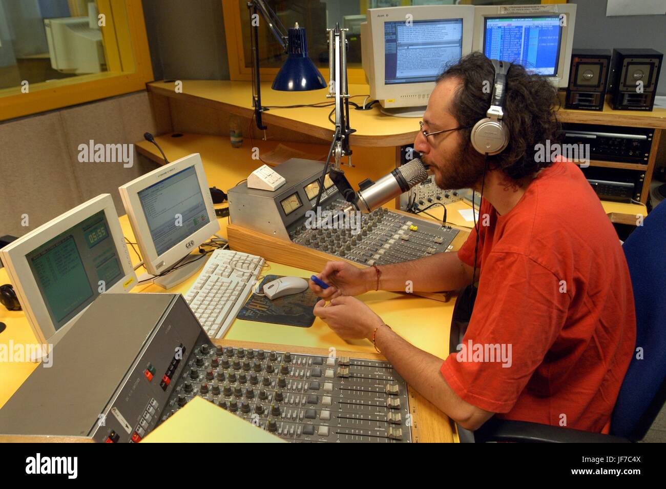 Radio popolare hi-res stock photography and images - Alamy