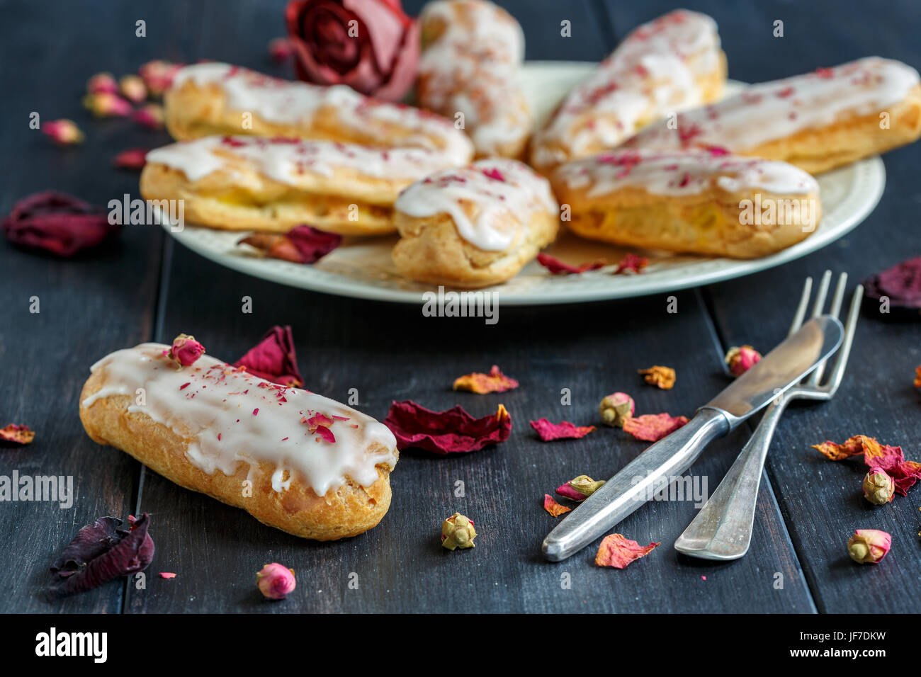 Pink eclairs hi-res stock photography and images - Alamy