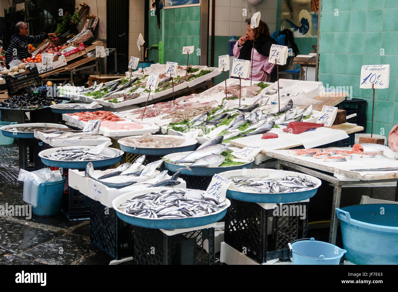 napoli, stands at the fish market Stock Photo - Alamy