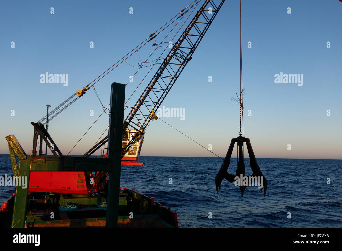 Grab dredger hi-res stock photography and images - Alamy