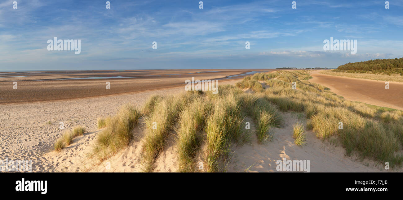 Holkham beach norfolk hi-res stock photography and images - Alamy