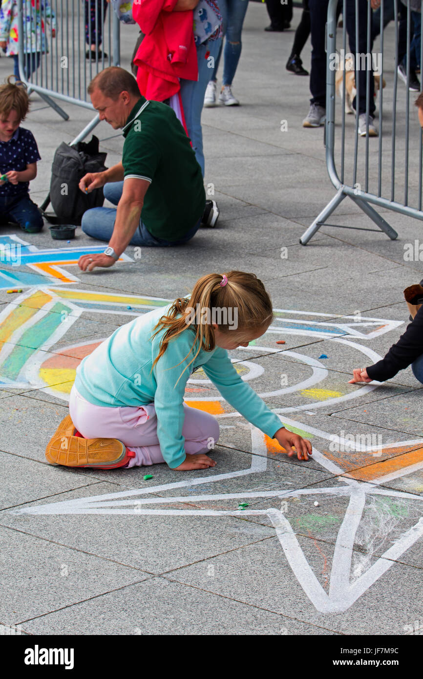 Pastels pavement art hi-res stock photography and images - Alamy