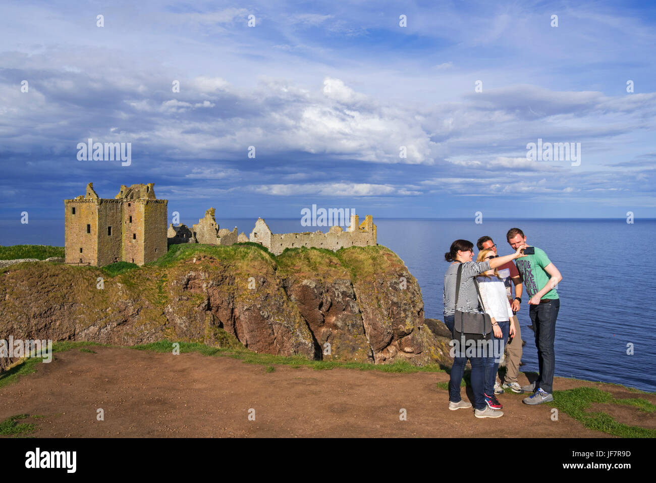 Dunnottar castles hi-res stock photography and images - Alamy