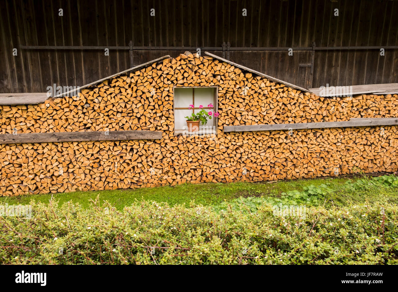 Stacked log pattern hi-res stock photography and images - Alamy