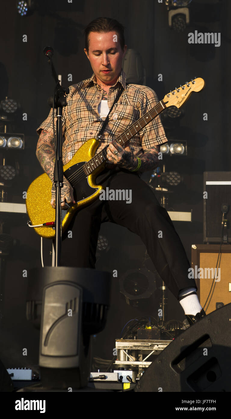 Bearded Theory - Day 2 - Performances Featuring: Slaves Where: Catton ...