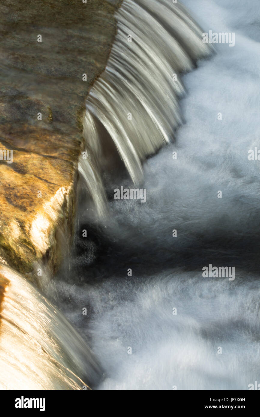 Wet rocks gushing water hi-res stock photography and images - Alamy