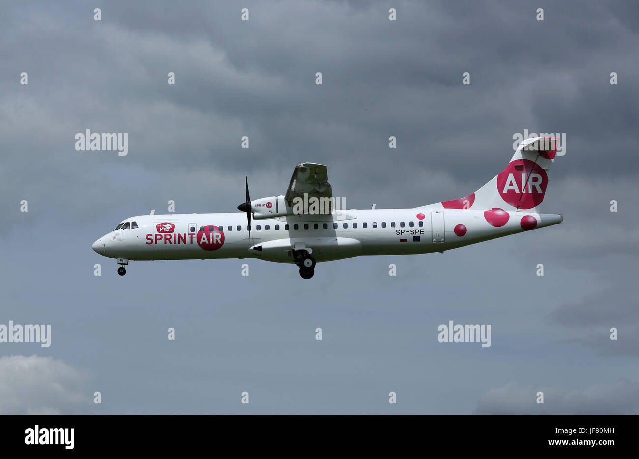 Atr 72 aircraft hi-res stock photography and images - Alamy