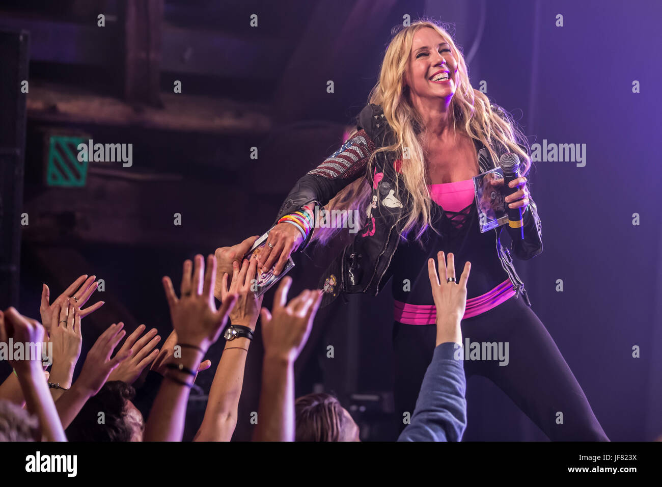 Bailando loona hi-res stock photography and images - Alamy