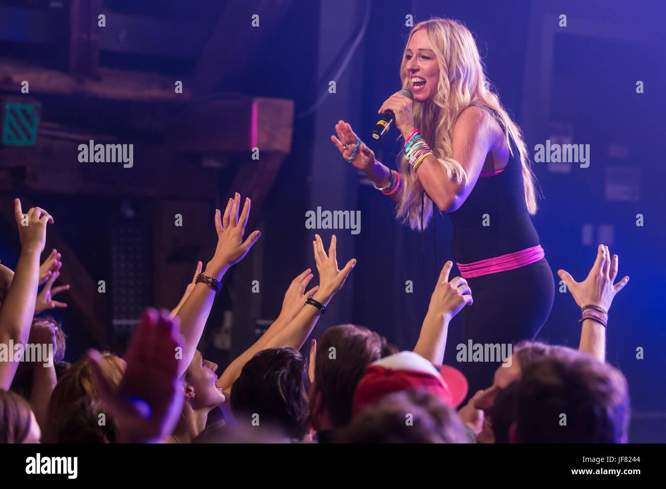 Bailando loona hi-res stock photography and images - Alamy