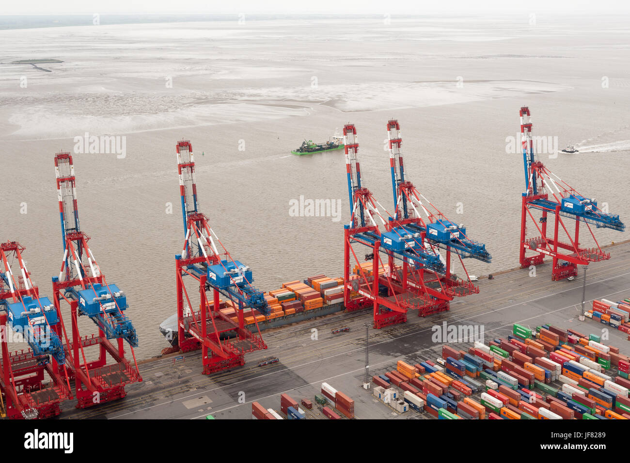 Containerterminal eurogate hi-res stock photography and images - Alamy