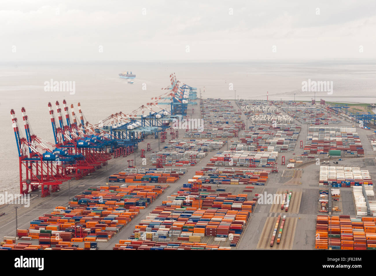 Containerterminal hi-res stock photography and images - Alamy