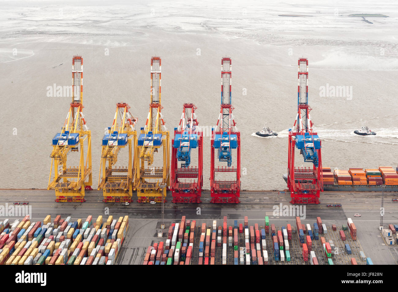 Containerterminal bremerhaven hi-res stock photography and images - Alamy