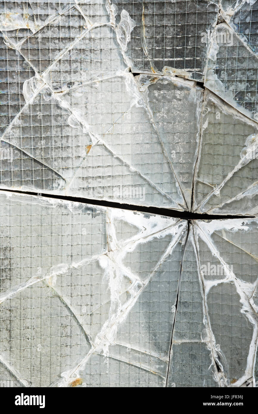 Shattered security glass Stock Photo - Alamy