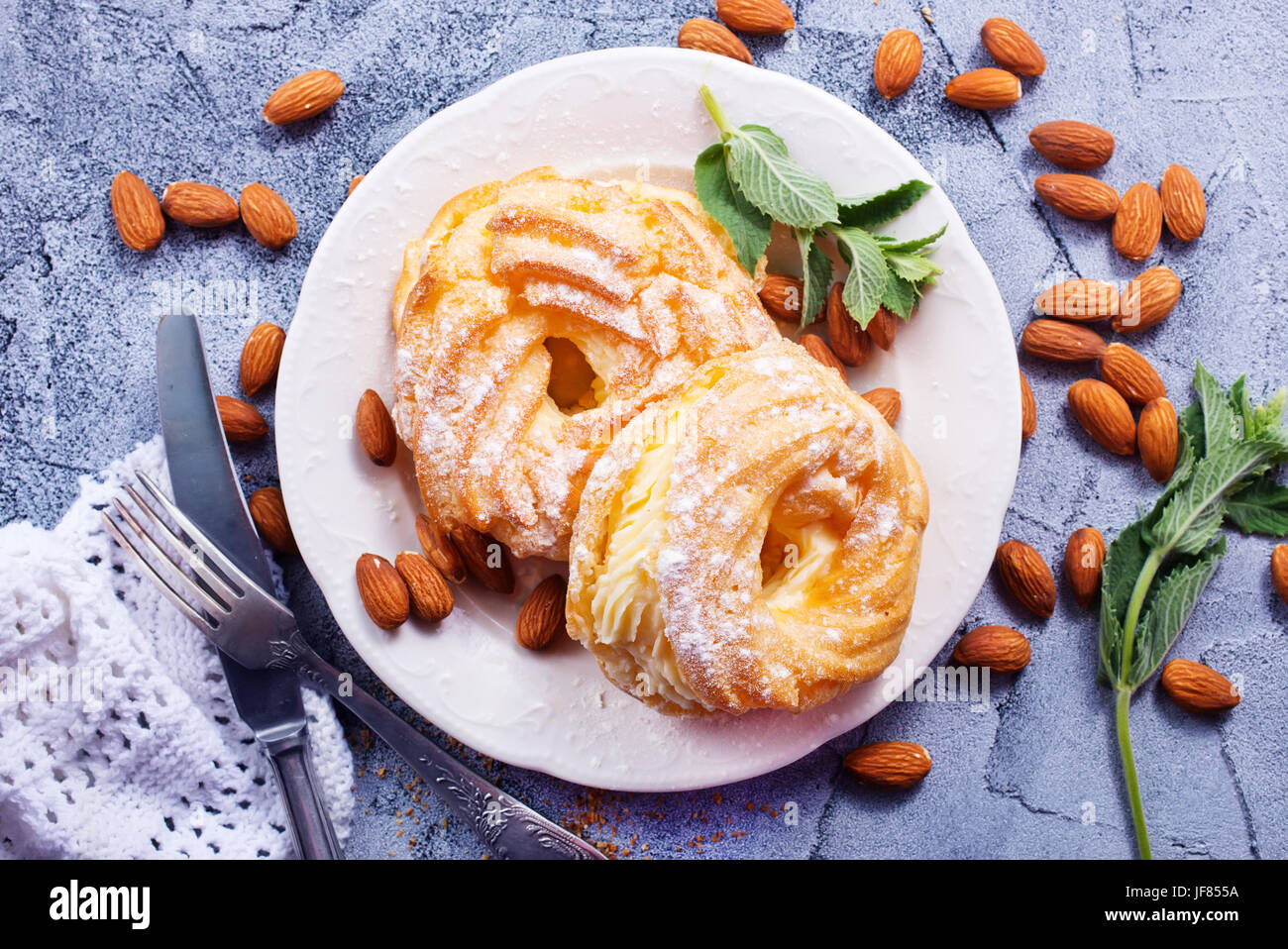 Puff pastry rings hi-res stock photography and images - Alamy
