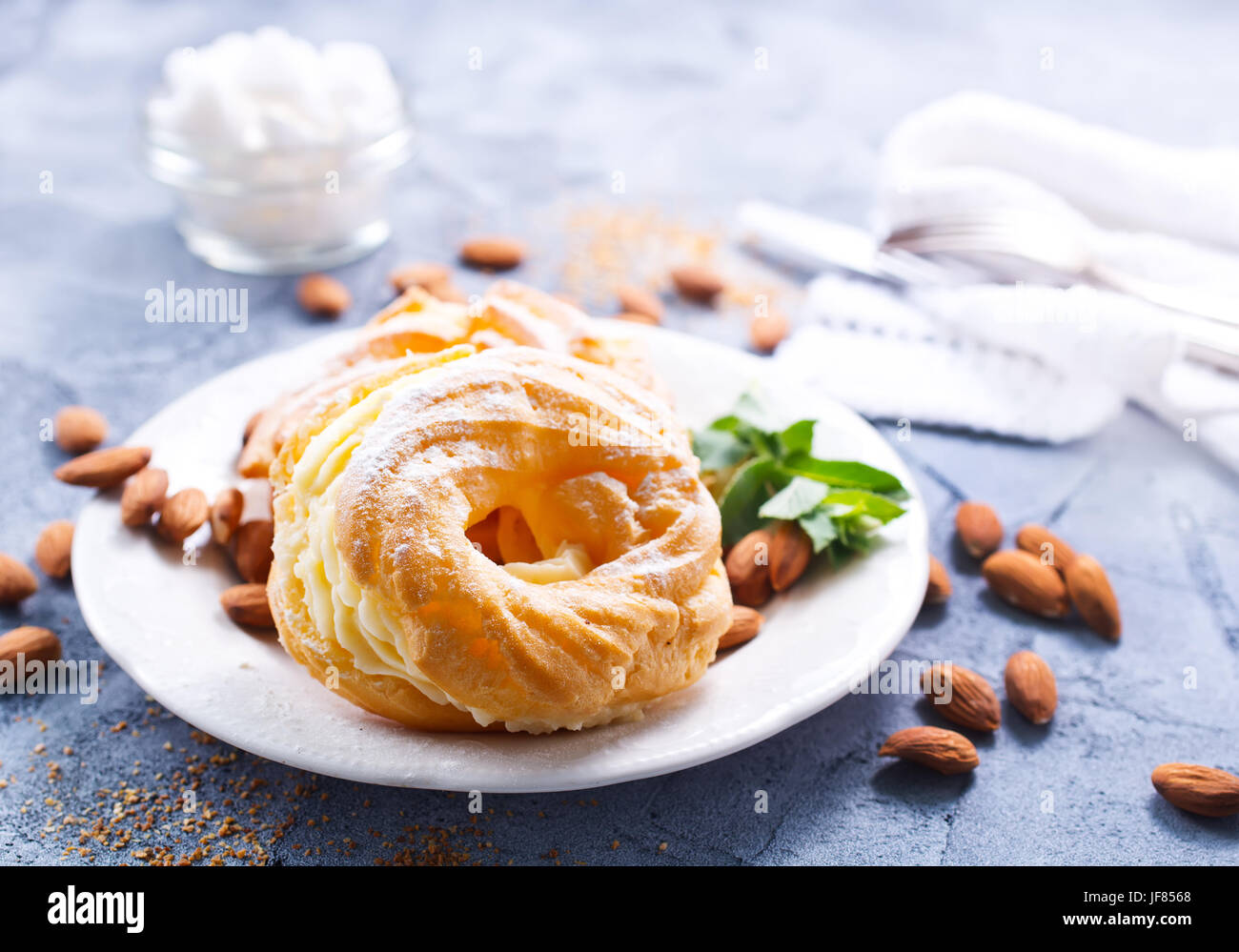 Puff pastry rings hi-res stock photography and images - Alamy