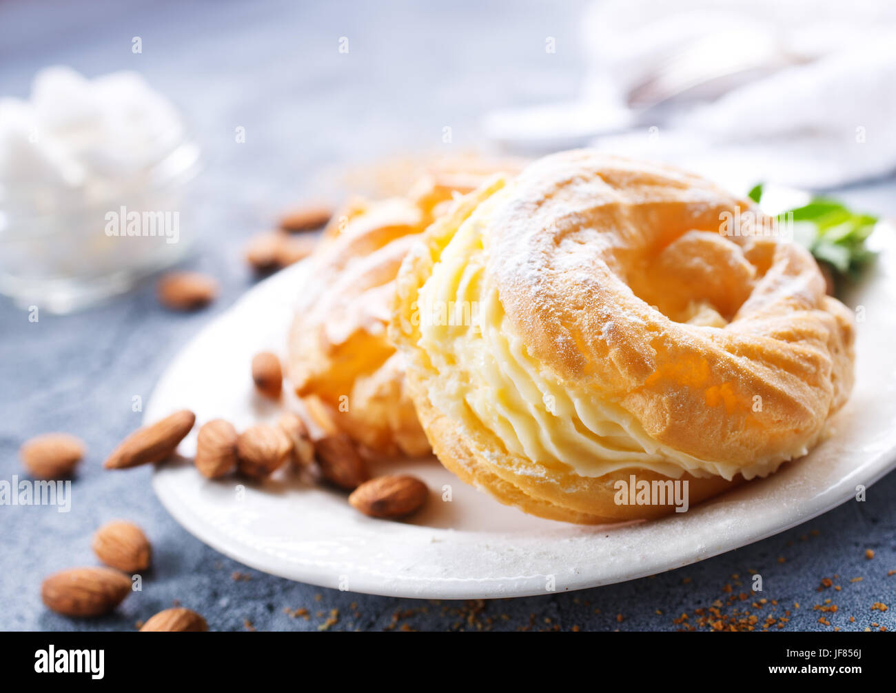 Puff pastry rings hi-res stock photography and images - Alamy