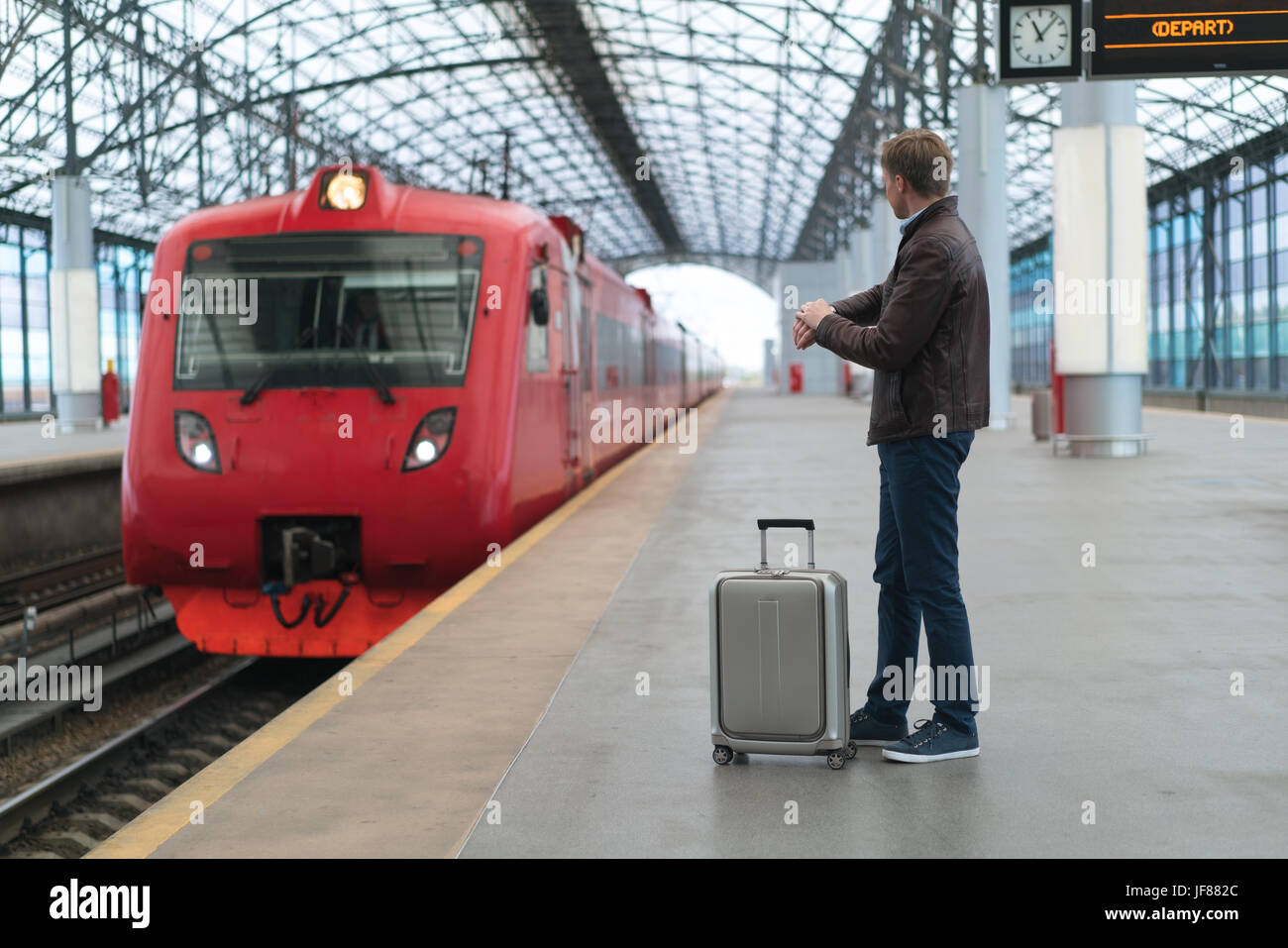 Traveling man hi-res stock photography and images - Alamy