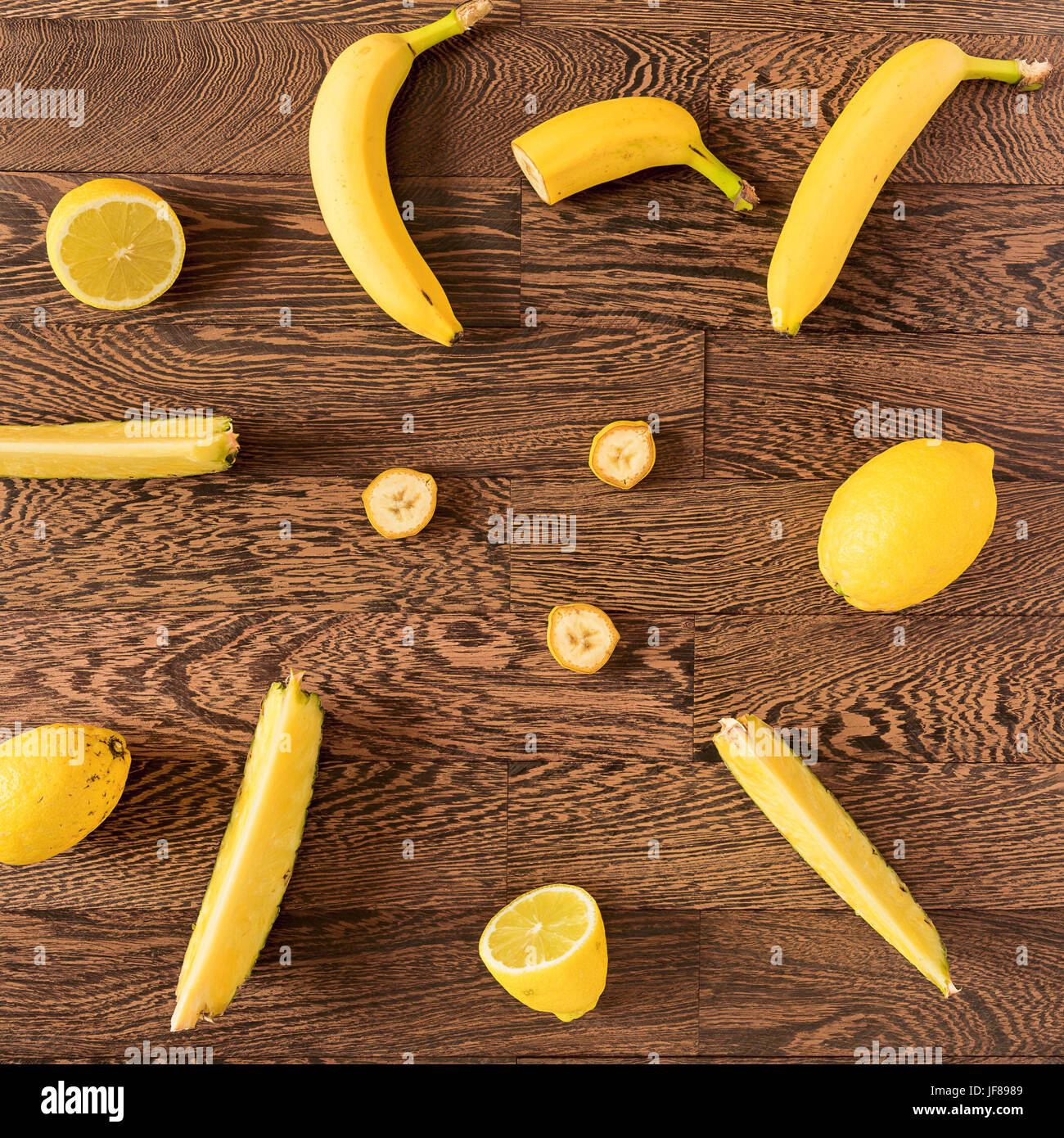 Yellow colored fruit Stock Photo - Alamy