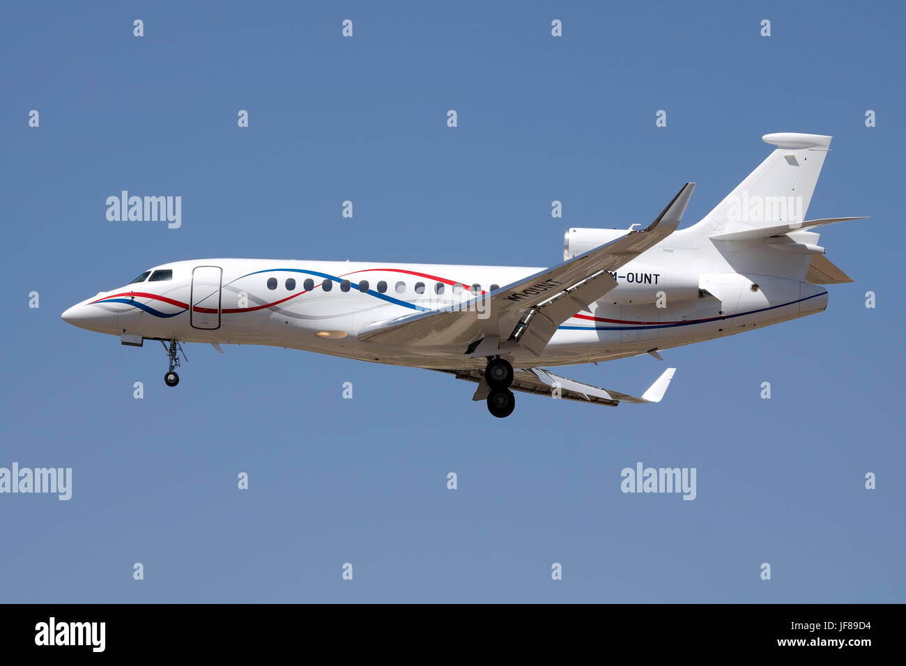 Dassault falcon 7x hi-res stock photography and images - Alamy
