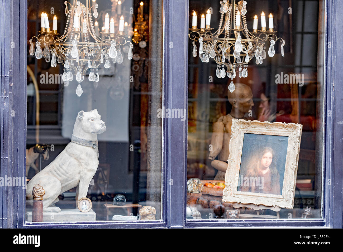 Shop window with antiques Stock Photo - Alamy