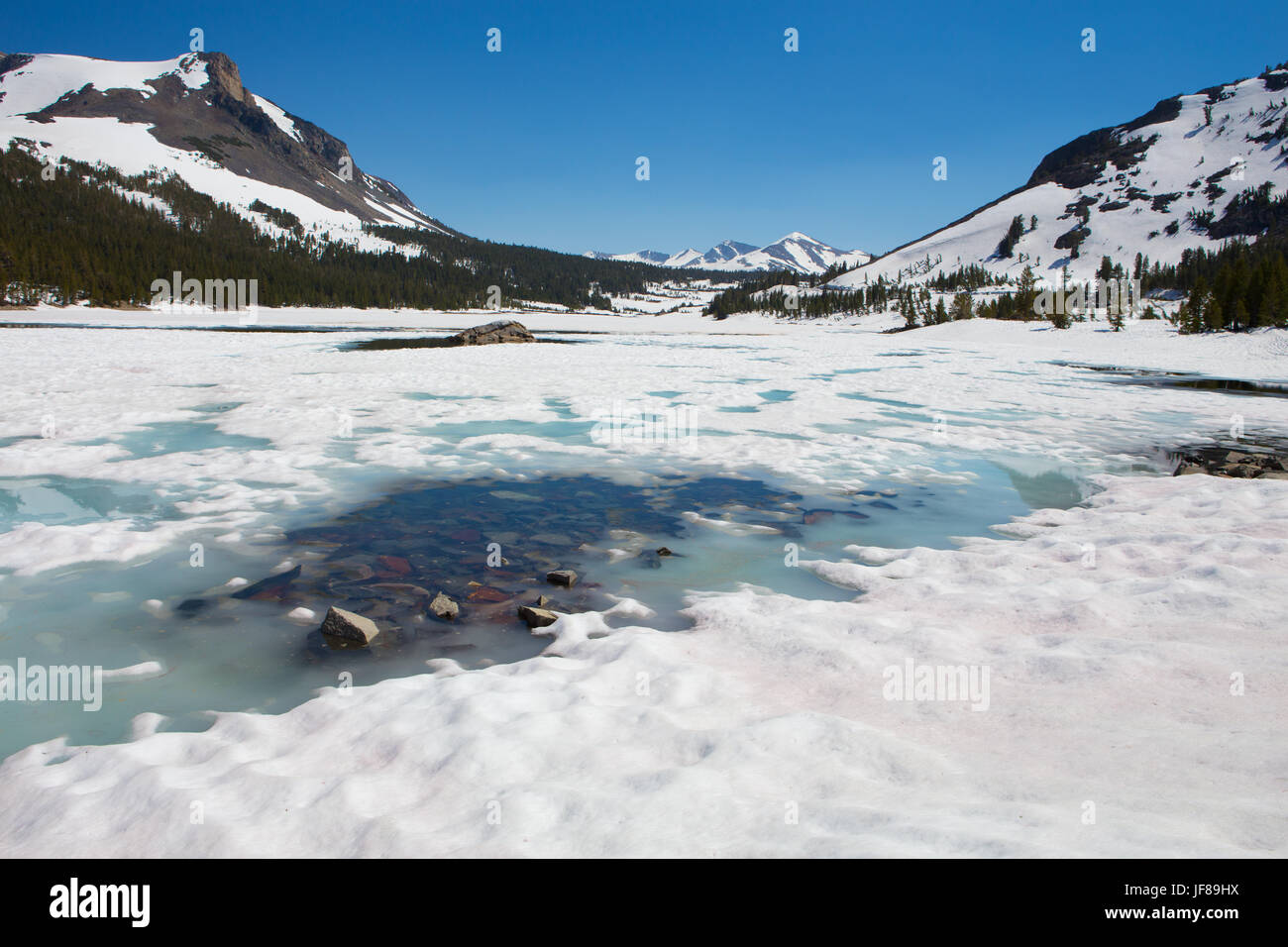 Sierra nevada lake frozen hi-res stock photography and images - Alamy