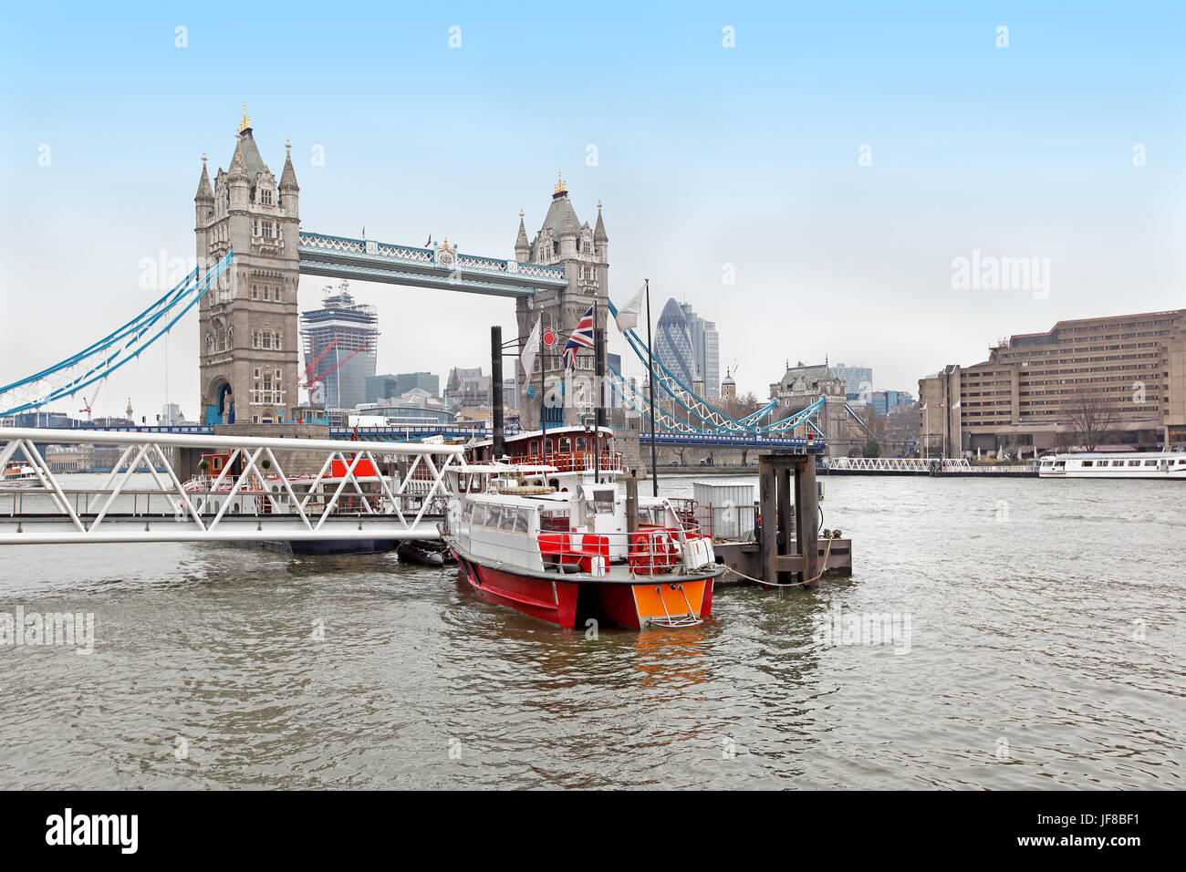 Thames river boat hi-res stock photography and images - Alamy