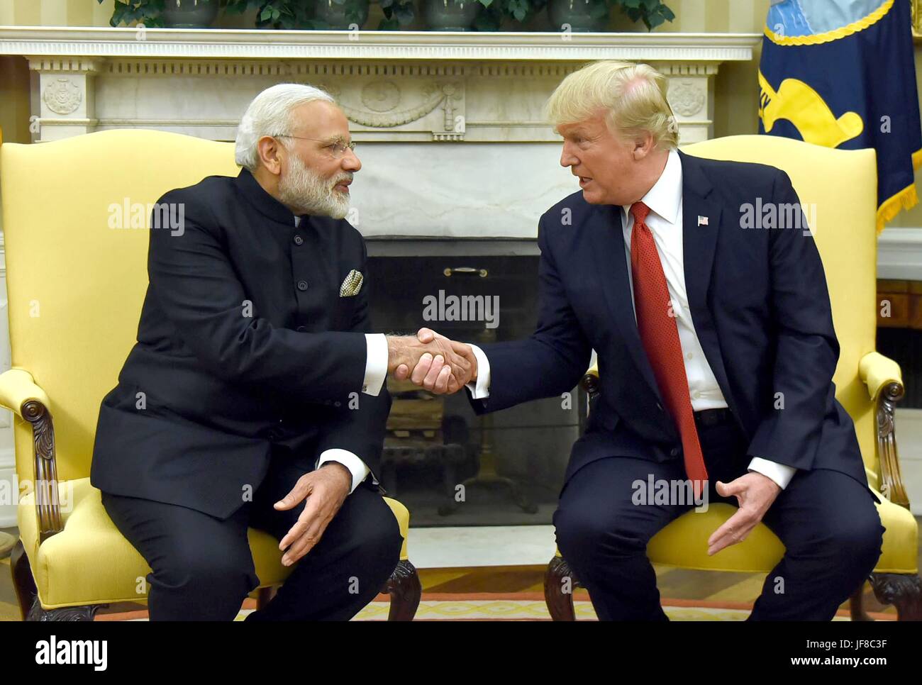 Indian Prime Minister Narendra Modi, left, shakes hands with U.S ...