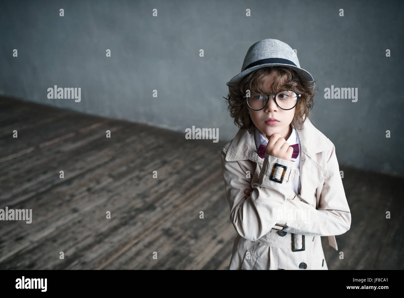 Child thinking hi-res stock photography and images - Alamy