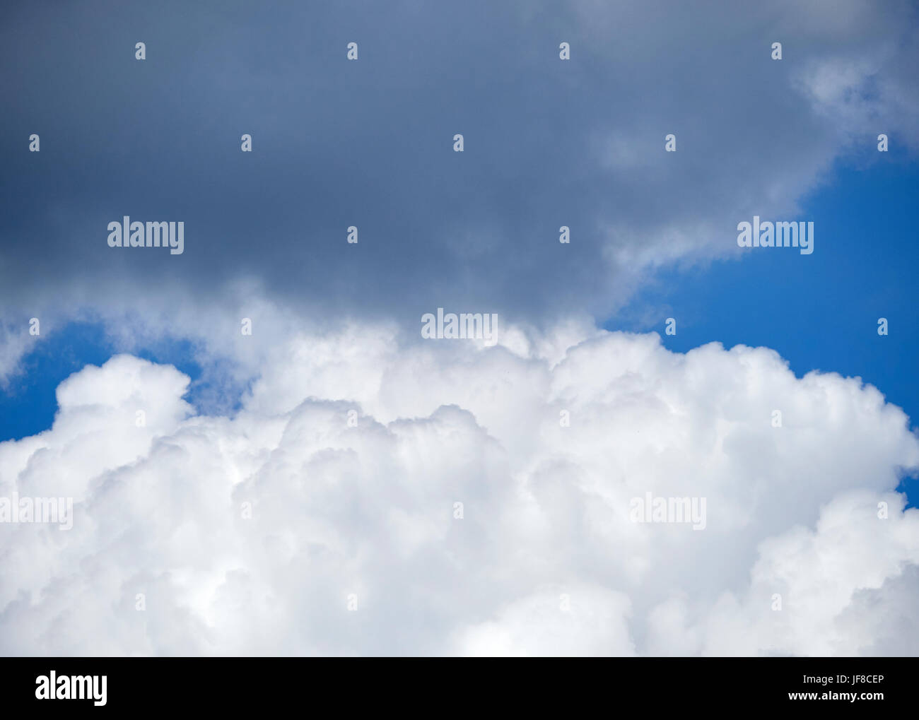 White pluffy cloudies hi-res stock photography and images - Alamy