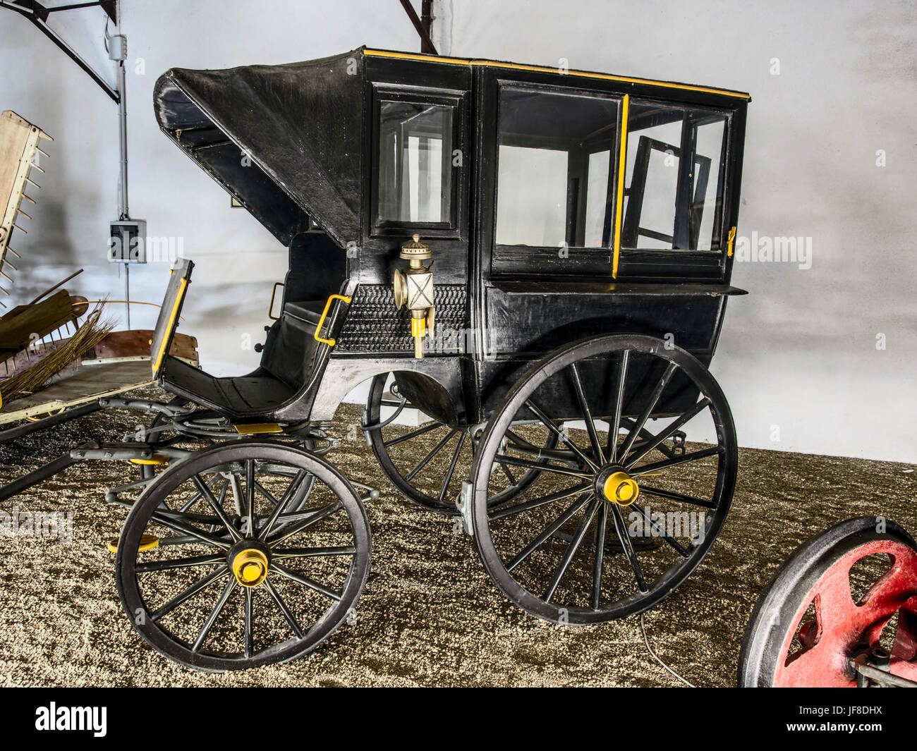 Omnibus hippomobile hi-res stock photography and images - Alamy