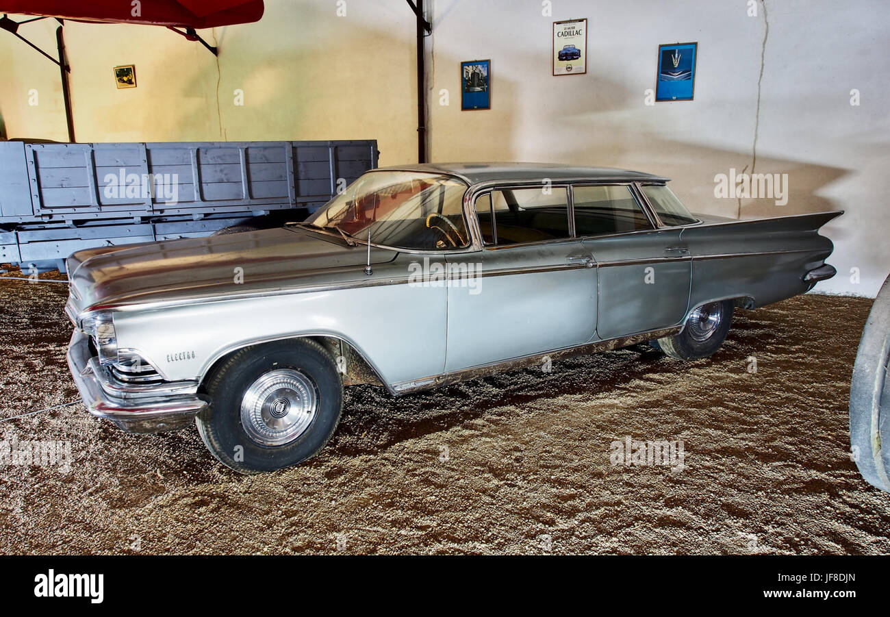 The 1959 Buick 17ch is a classic American luxury car featuring an 8 ...