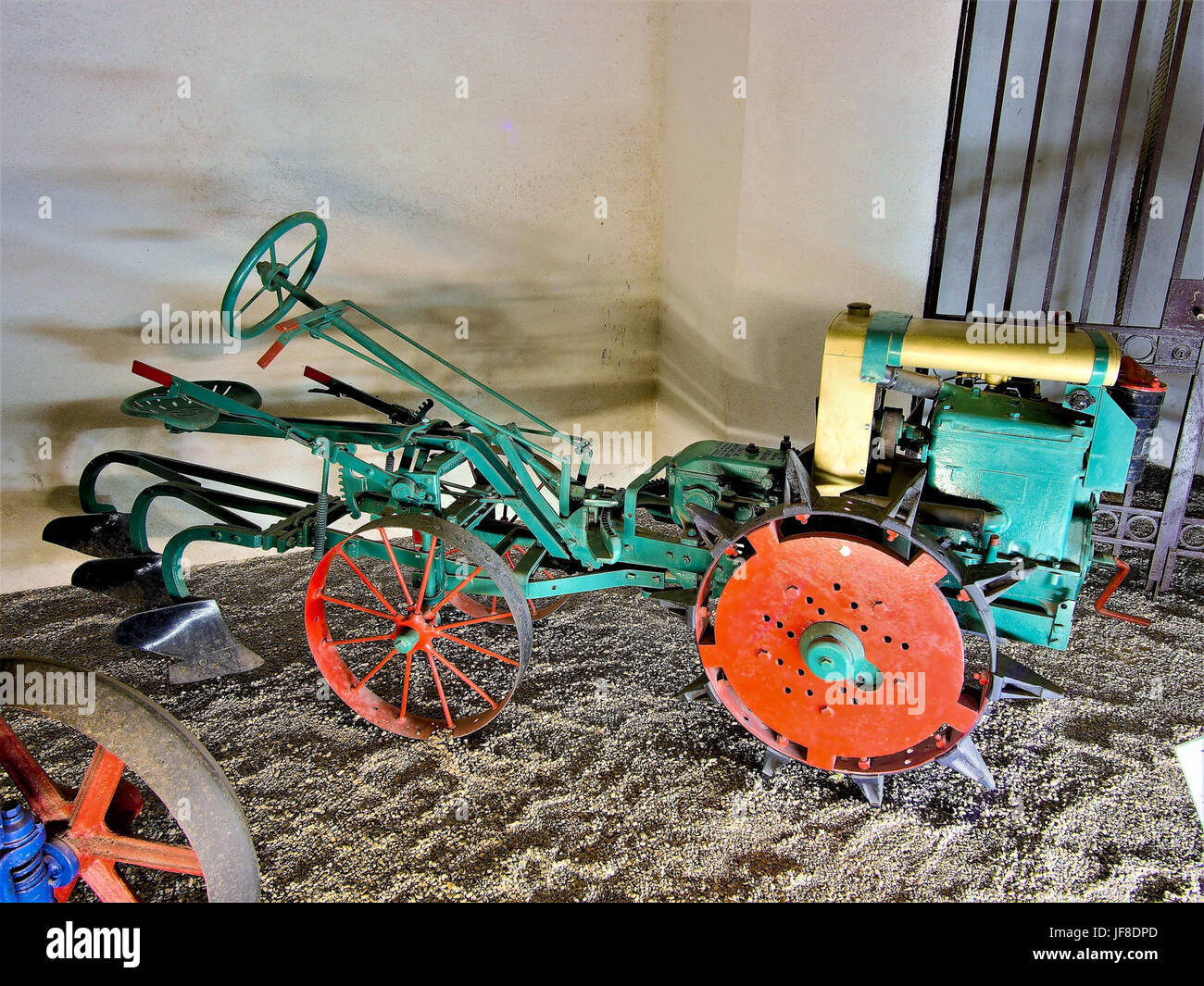 The 1925 Centaur tractor, on display at the Musée Maurice Dufresne ...