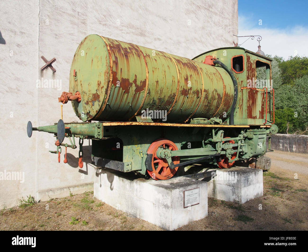 The 1912 'Locomotive à vapeur sans foyer' is a unique steam engine ...