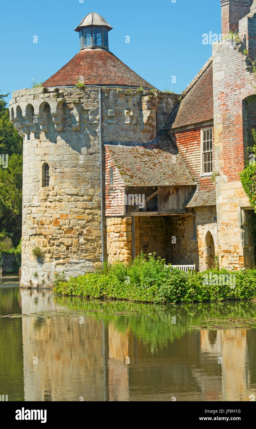 Moat Scotney Medieval Castle, and Moat, Lamberhurst, Kent Stock Photo ...