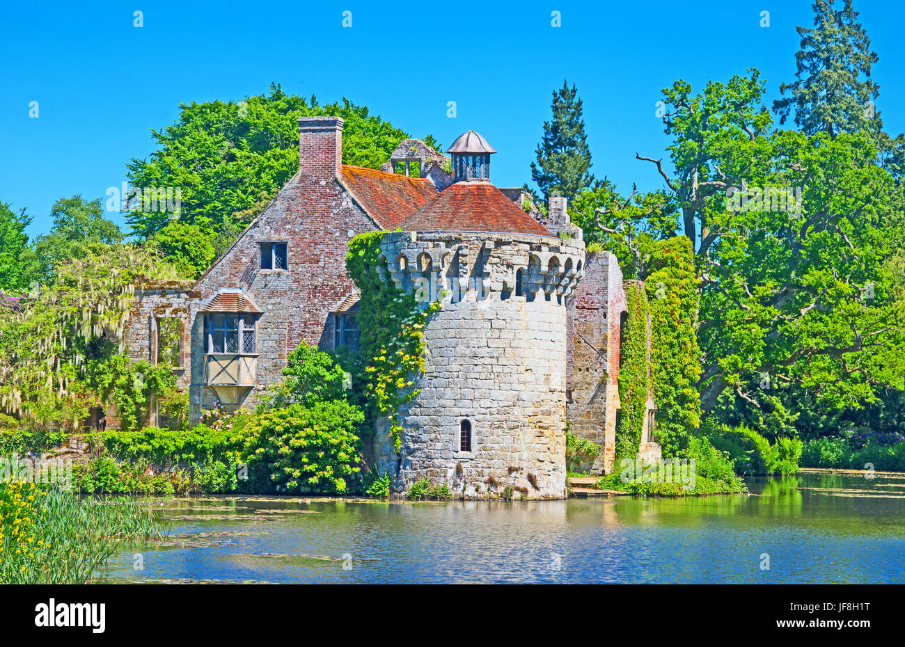 Old Scotney Medieval Castle, Lake , Lamberhurst, Kent Stock Photo - Alamy