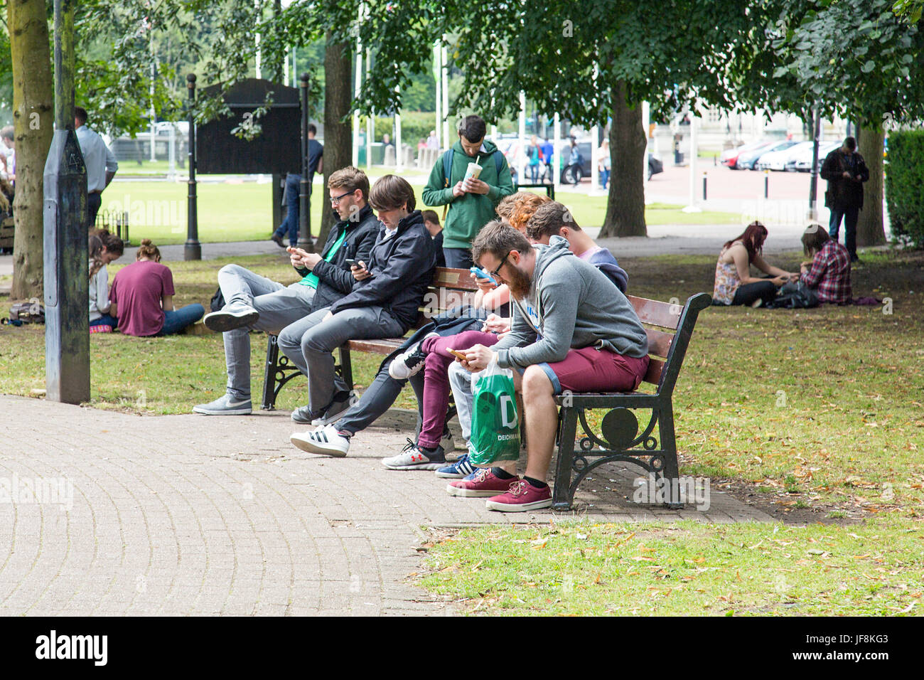 Young people playing pokemon go hi-res stock photography and images - Alamy