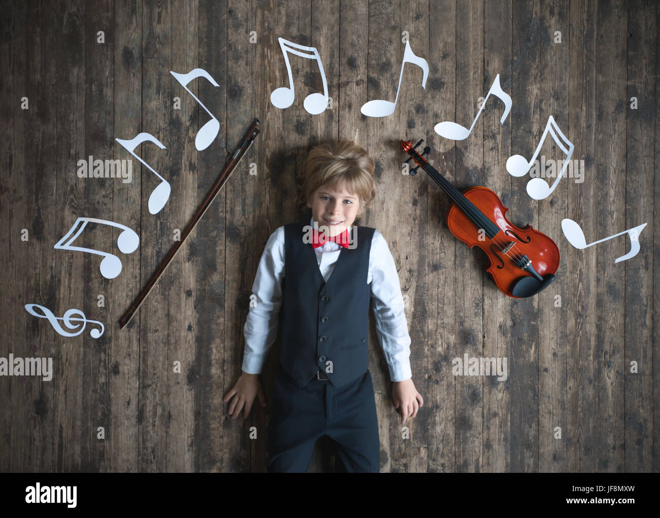 Performer string hi-res stock photography and images - Alamy