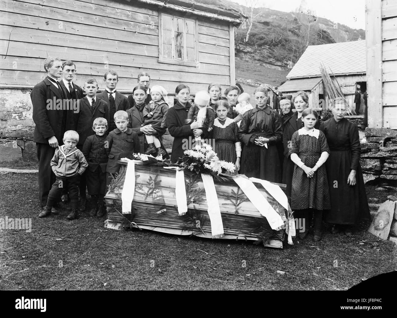 Family and relatives gathered around a coffin Stock Photo - Alamy