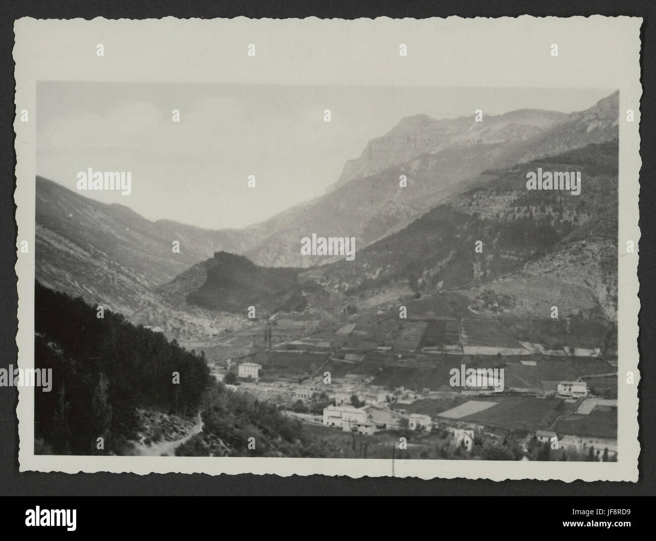 Vue générale sur paysage de la Drôme, an expansive view over the Drome ...
