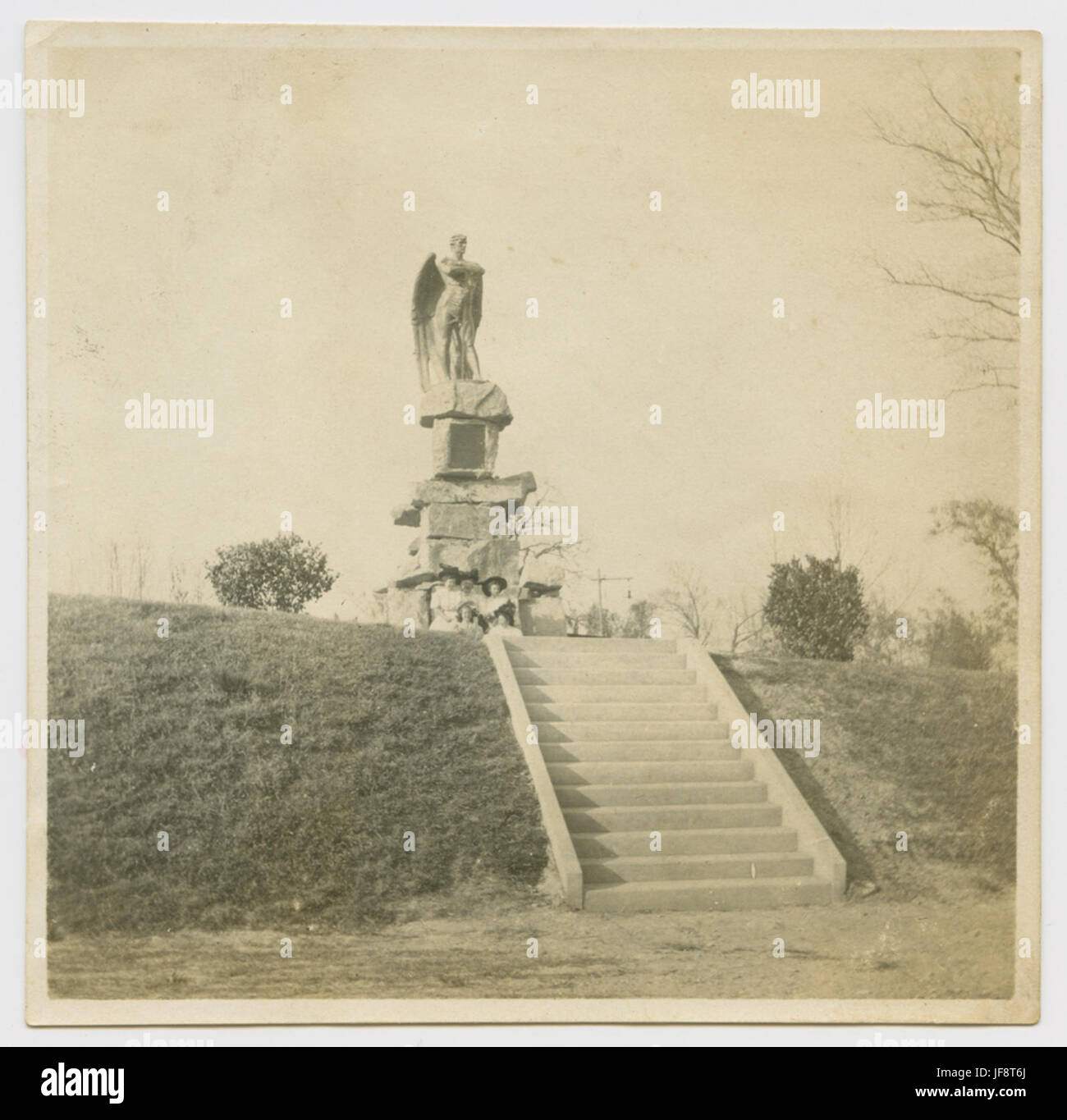Posing with a statue hi-res stock photography and images - Alamy
